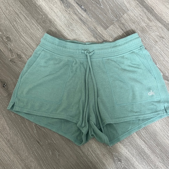 ALO Yoga | Shorts | Alo Yoga Daze Shorts Small | Poshmark